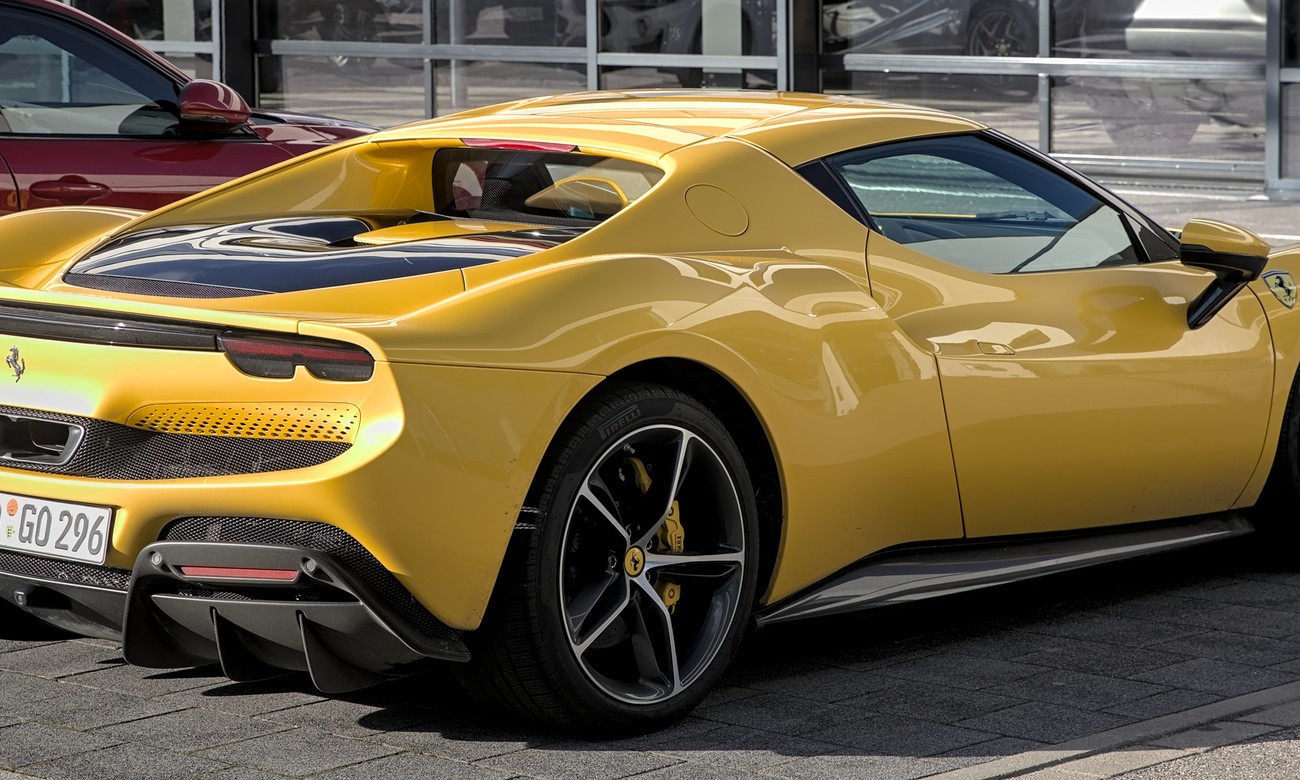 Neue Ferrari Modelle 2023: Übersicht, Technik und Kaufberatung ...